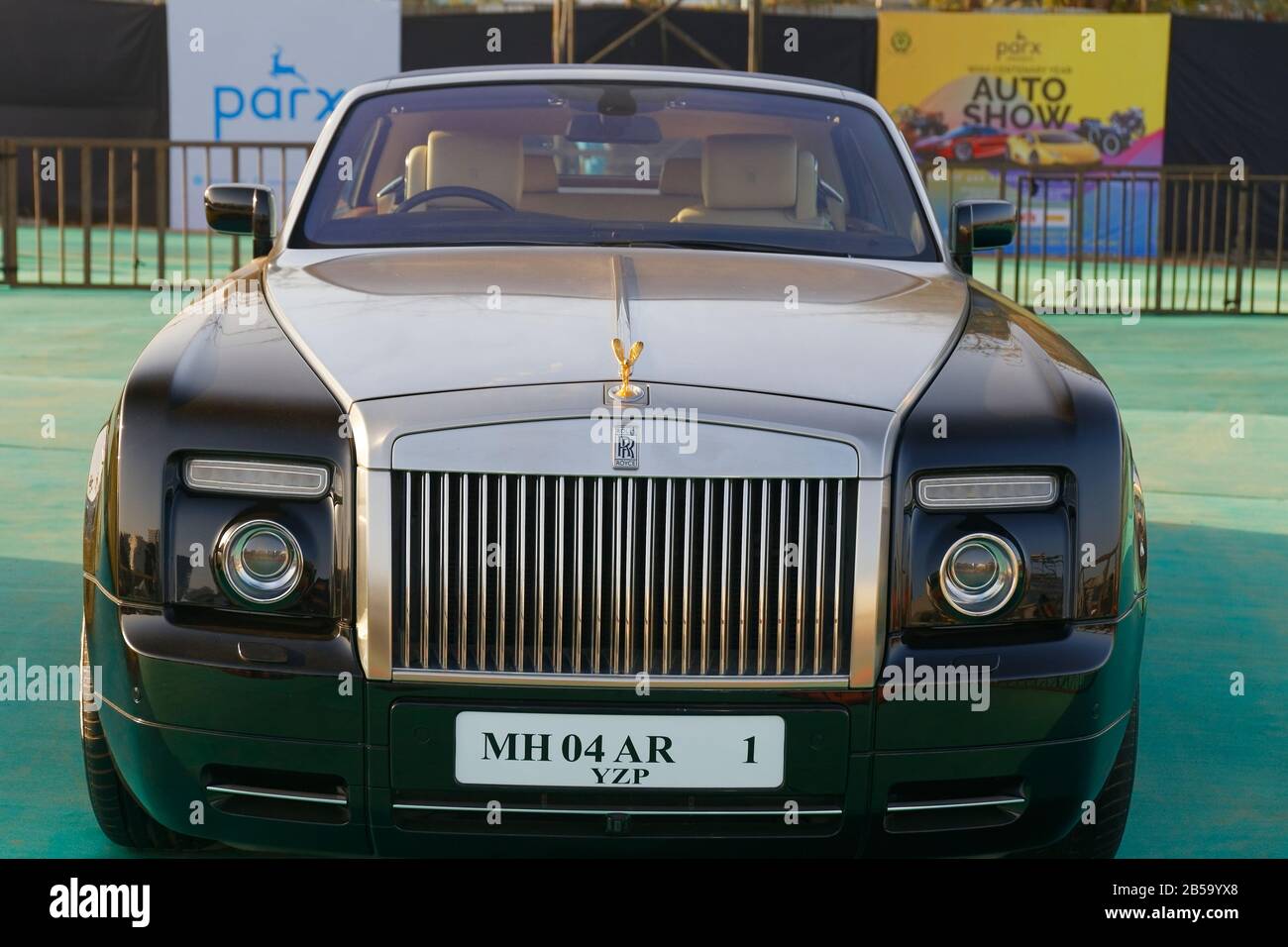 Vintage and new car and bike show in Mumbai, India Stock Photo - Alamy
