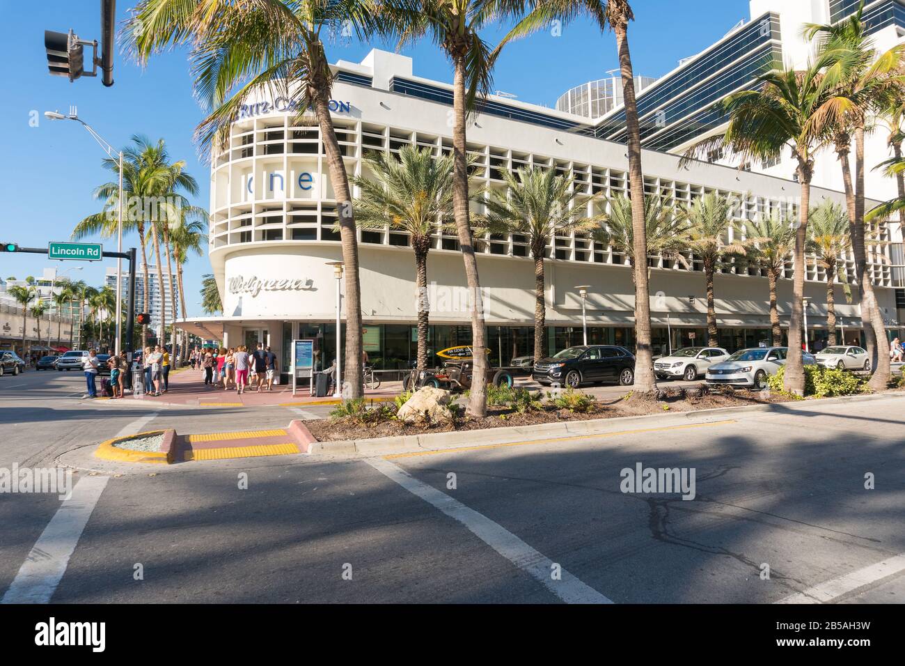 Miami,USA-march 15,2018:people stroll in the famous streets of Miami ...