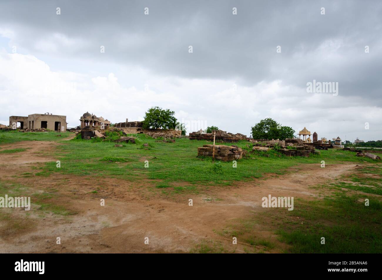 2001 Gujarat earthquake damaged ruins of Chattardi in Bhuj, Kutch ...