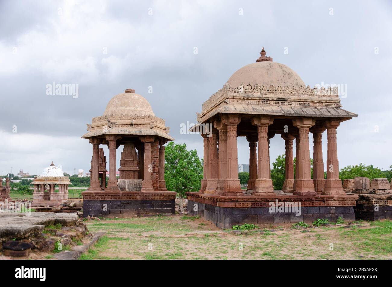 2001 Gujarat earthquake damaged ruins of Chattardi in Bhuj, Kutch ...