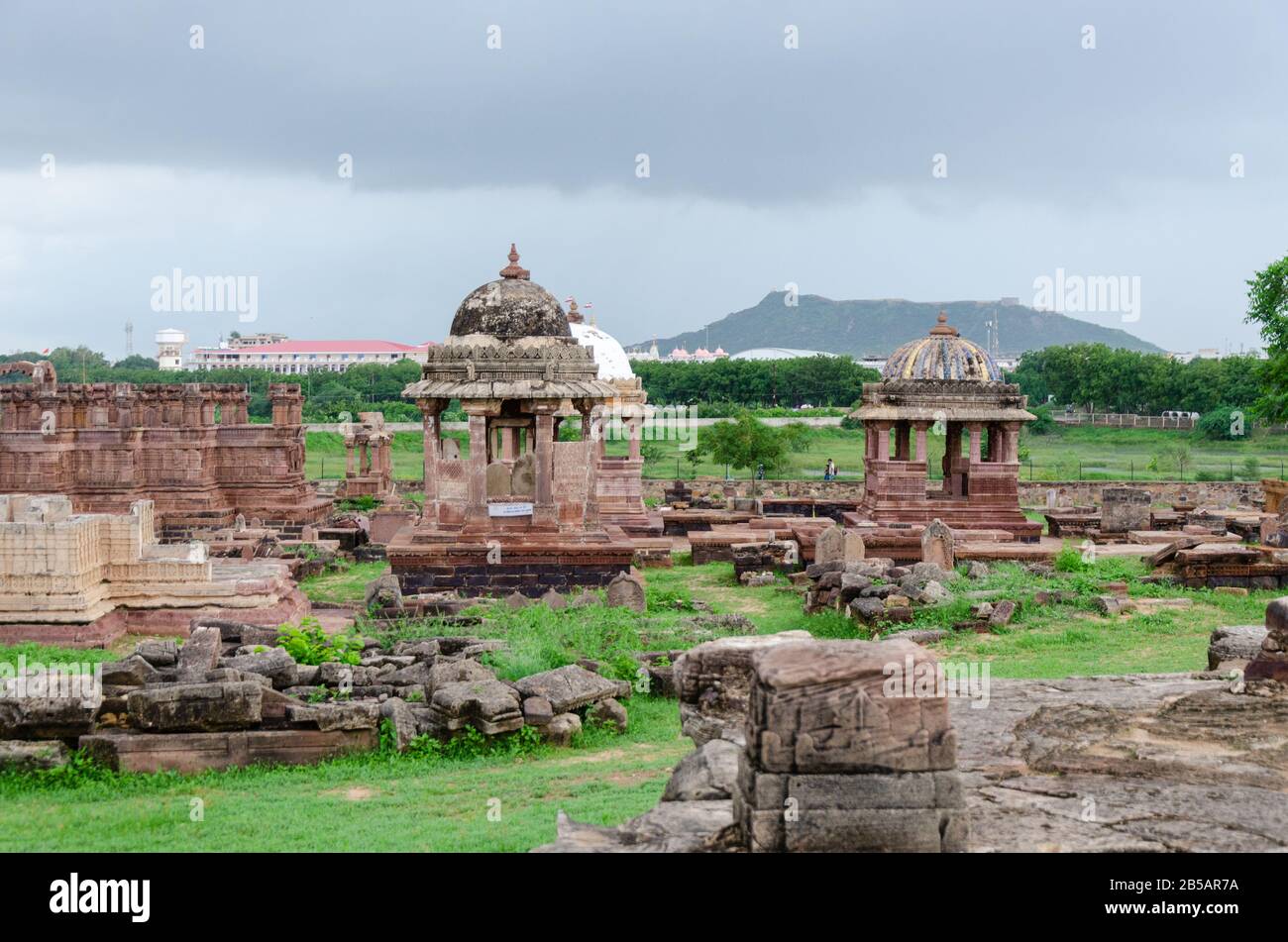 2001 Gujarat earthquake damaged ruins of Chattardi in Bhuj, Kutch ...