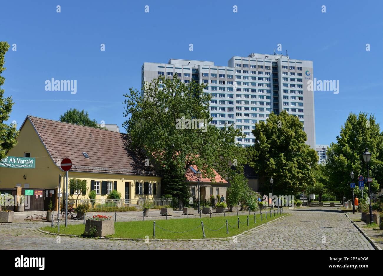 Dorfanger, Alt-Marzhan, Marzahn, Berlin, Deutschland Stock Photo - Alamy