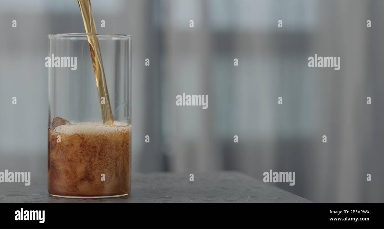 Cola soda glass pour wide hi-res stock photography and images - Alamy