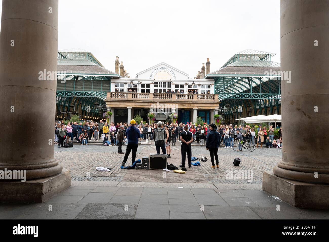 Crowd public covent garden hi-res stock photography and images - Alamy