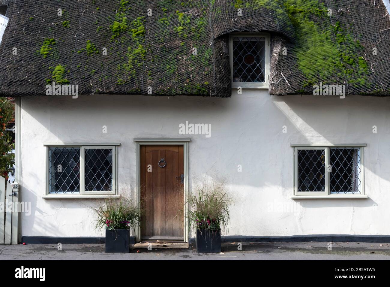 Old thatched thatch roof moss hi-res stock photography and images - Alamy
