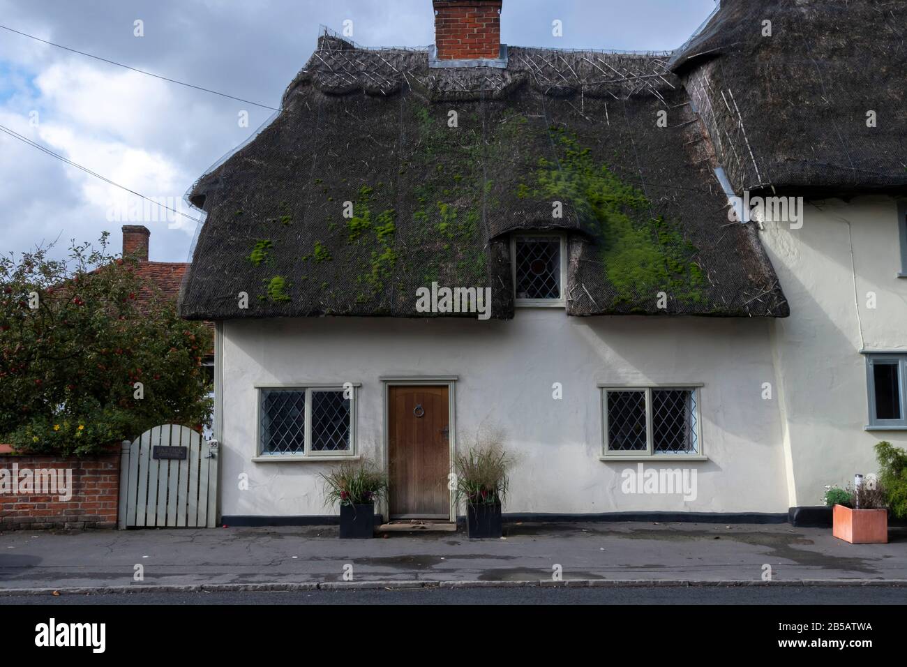 Old thatched thatch roof moss hi-res stock photography and images - Alamy
