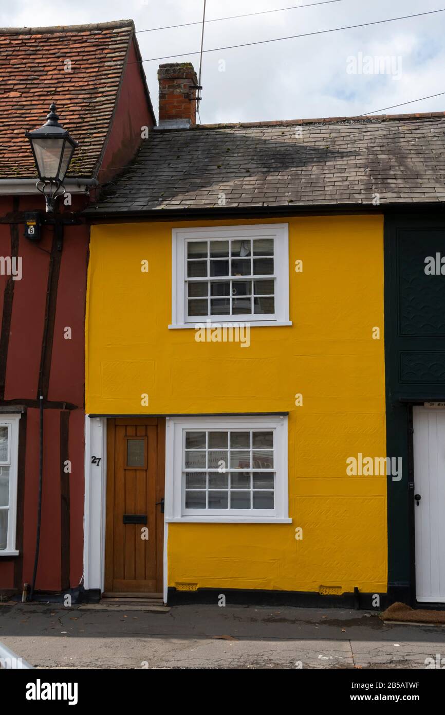 Yellow coloured window hi-res stock photography and images - Alamy