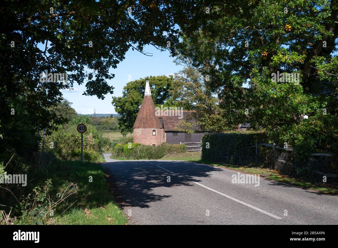 Oast house, for drying hops, near Tunbridge Wells, Kent, England Stock ...