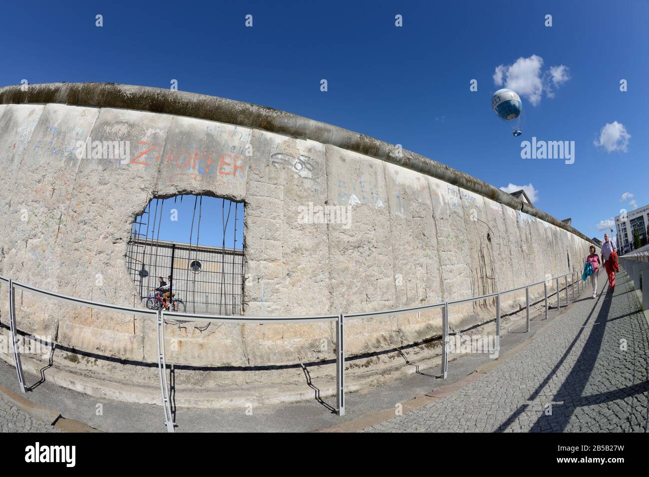 Reste, Berliner Mauer, Niederkirchnerstraße, Kreuzberg, Berlin ...