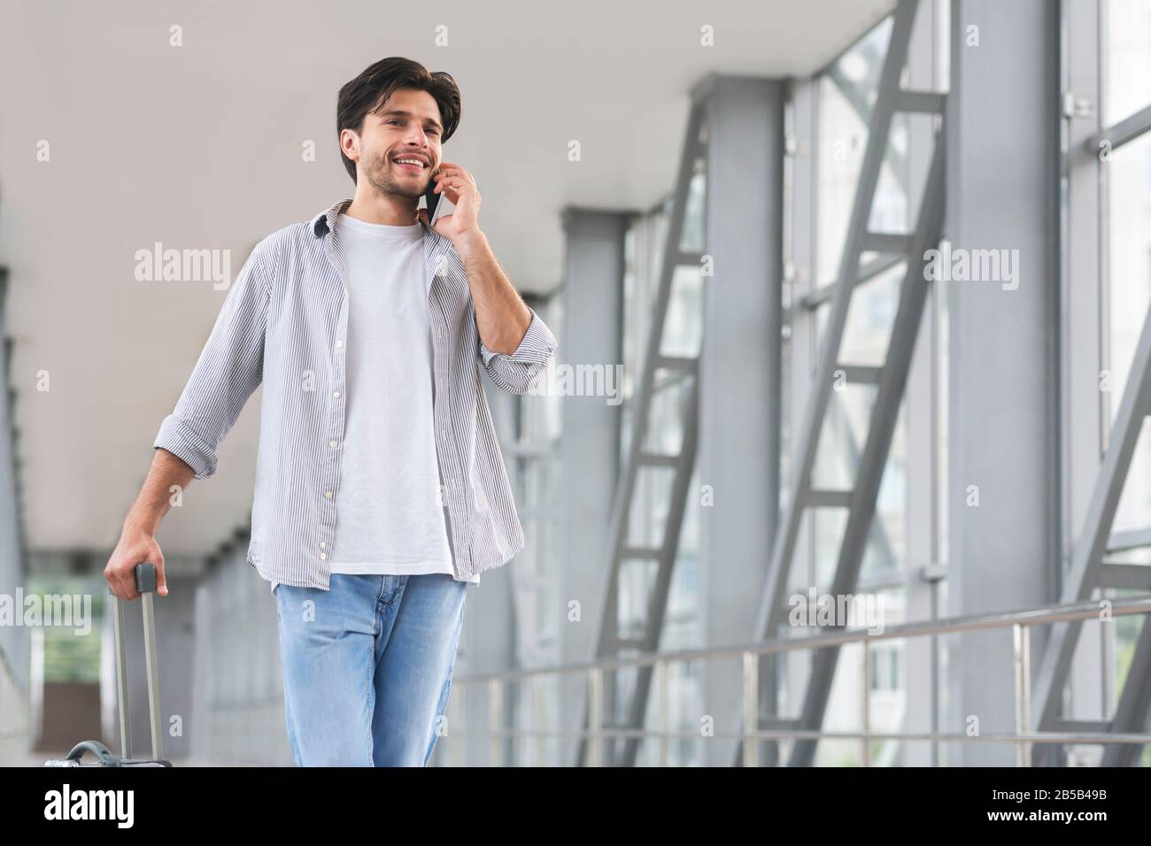International roaming hi-res stock photography and images - Alamy