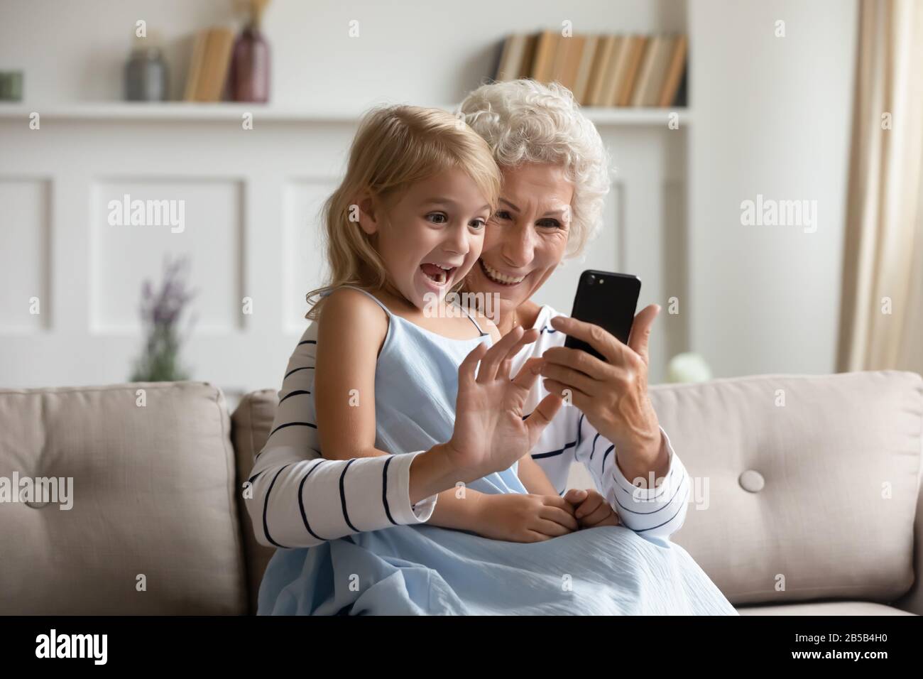Granny using the internet hi-res stock photography and images - Alamy