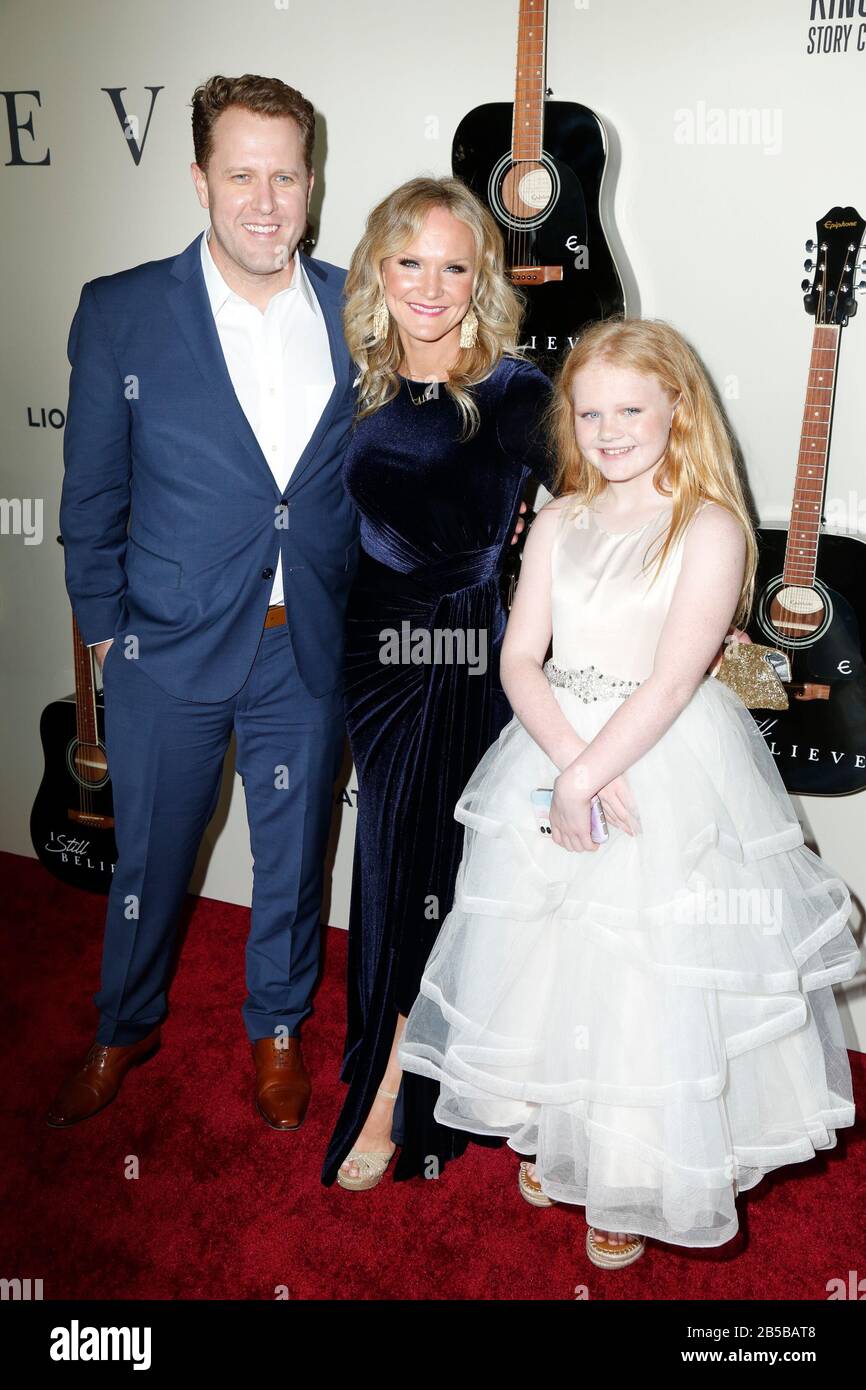 Hollywood, USA. 07th Mar, 2020. Jon Erwin and Beth Erwin walking the ...
