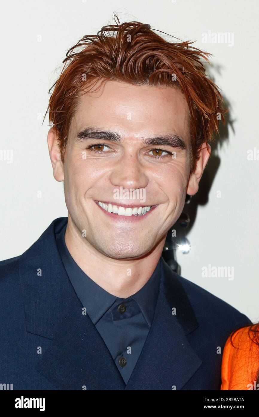 Kj apa 2020 hi-res stock photography and images - Alamy