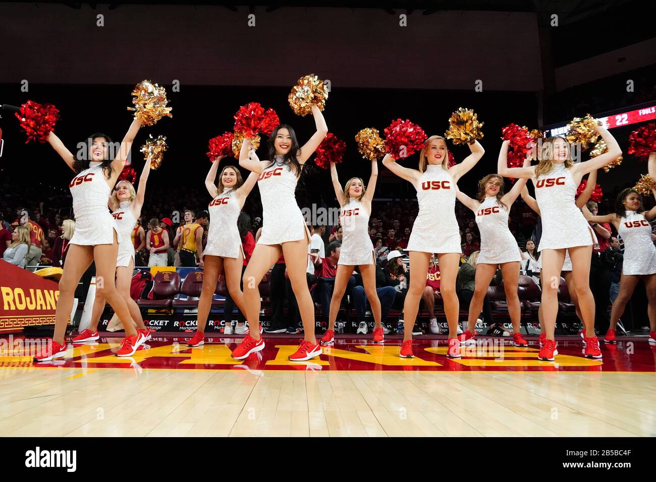 Ucla cheerleaders hi-res stock photography and images - Alamy