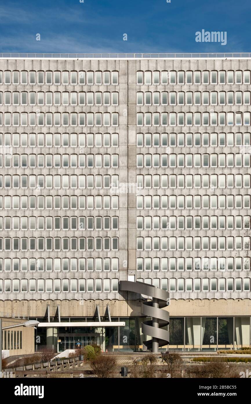 Ilo international labour office building hi-res stock photography and ...
