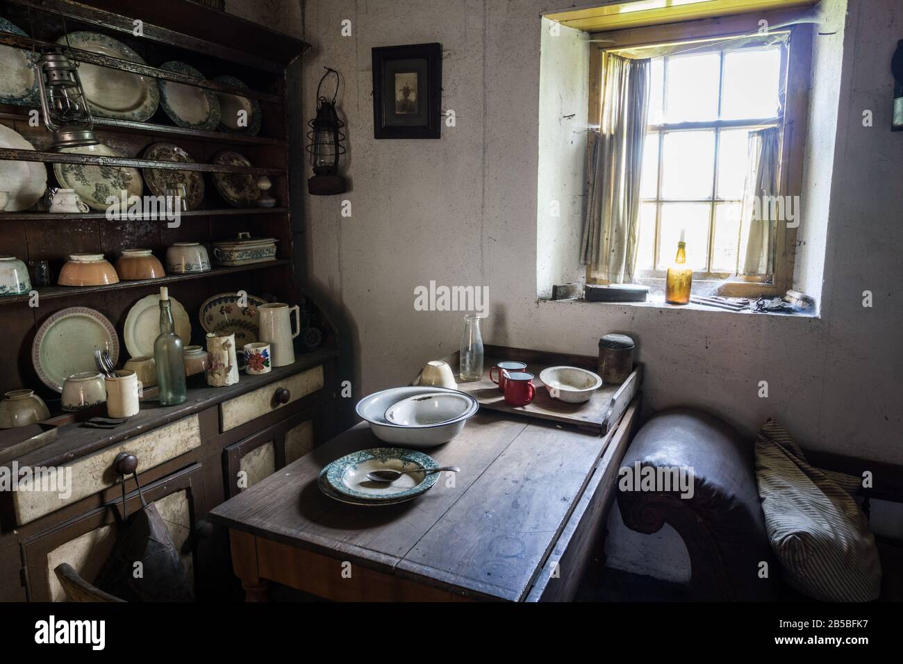 Middle class living room hi-res stock photography and images - Alamy