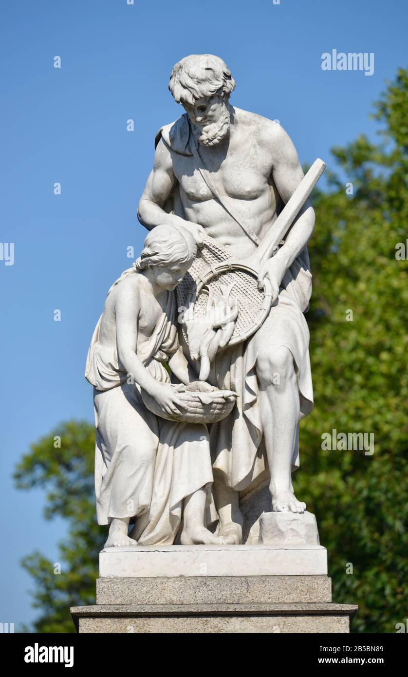 Fisch statue hi-res stock photography and images - Alamy
