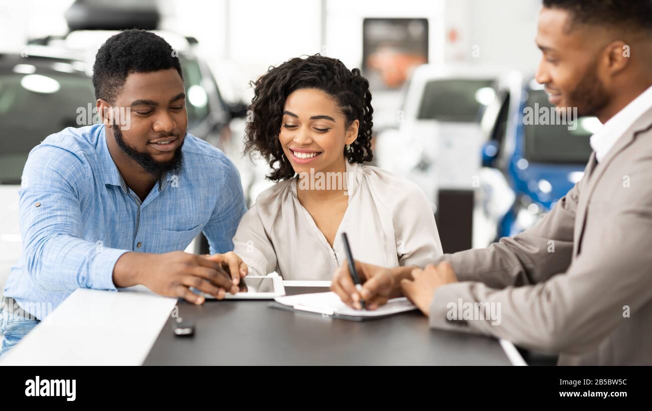 Seller signing contract sale vehicle hi-res stock photography and ...
