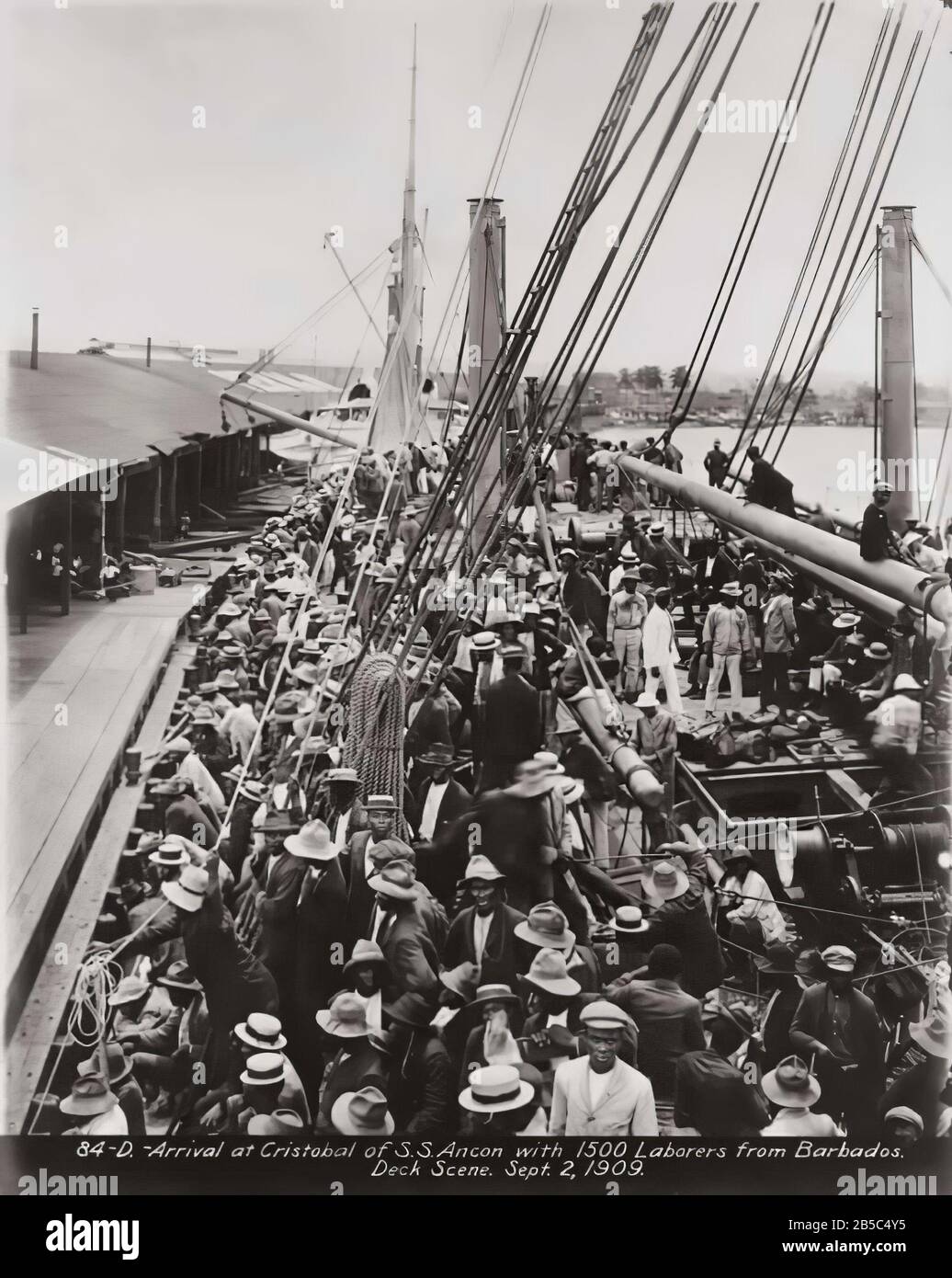 Panama canal construction workers hi-res stock photography and images ...