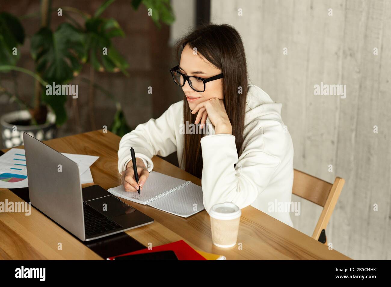 Laptop notes hi-res stock photography and images - Alamy