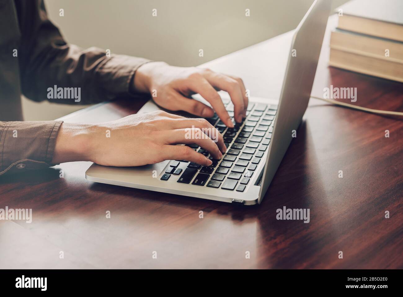 Hand and texting hi-res stock photography and images - Alamy