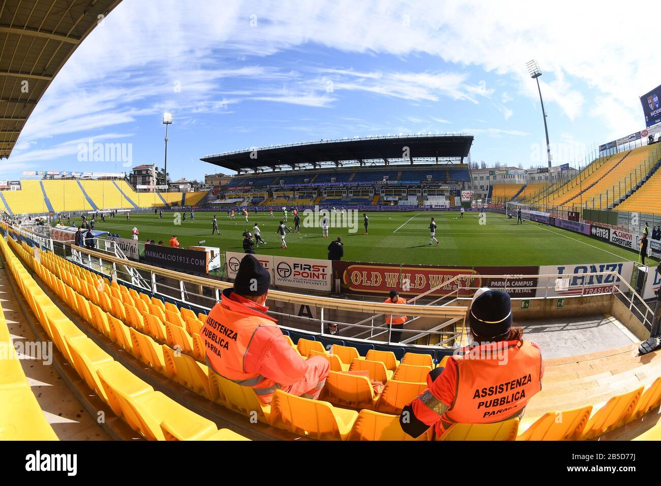 Empty stadium 2020 hi-res stock photography and images - Alamy