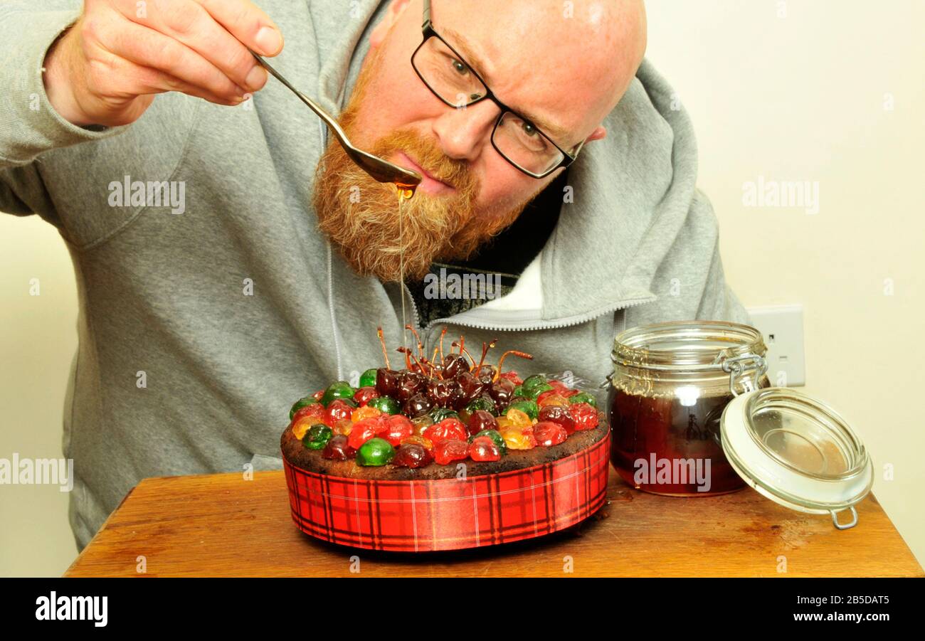 man making cake Stock Photo - Alamy