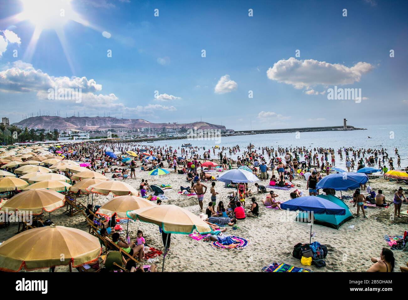 lima, Peru-Jan 11, 2019:Pacific coast view in sunny day, observation ...