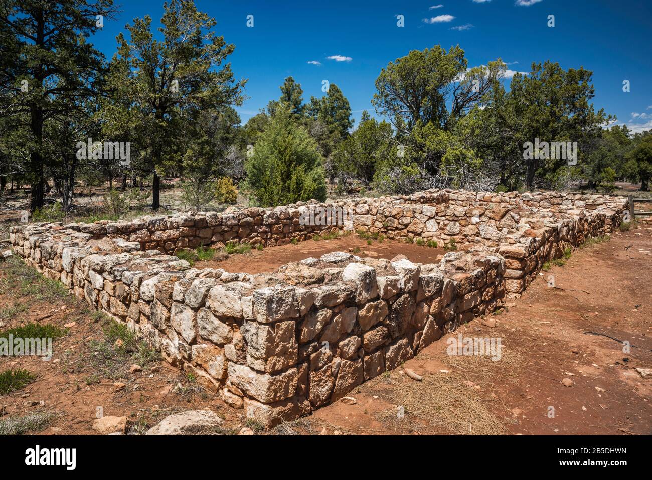 Sinagua culture pueblo ruins at Walnut Canyon National Monument ...