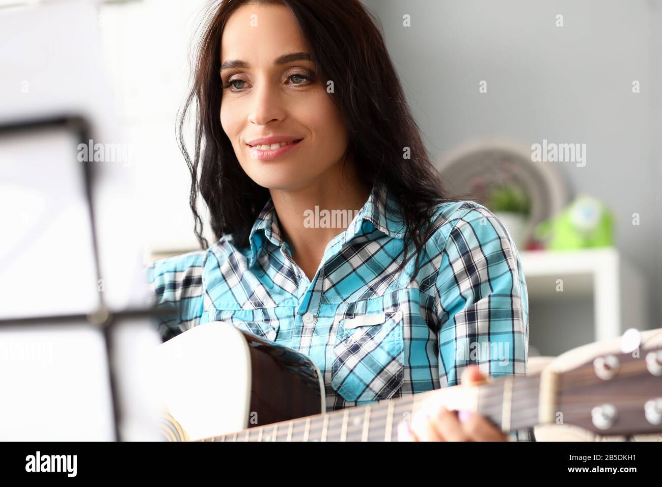 Performance acoustic guitar composition by notes Stock Photo - Alamy