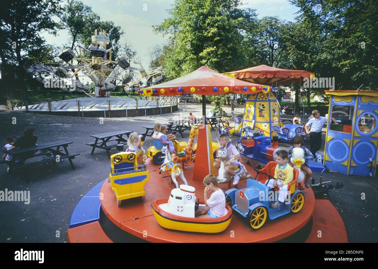 Kiddie rides hi-res stock photography and images - Alamy