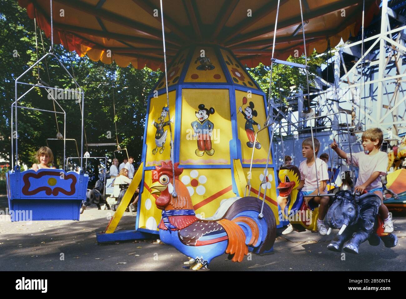 Kiddie rides hi-res stock photography and images - Alamy