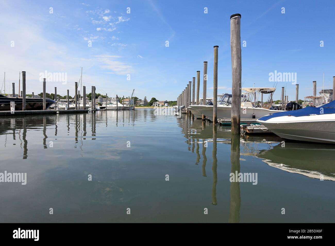Hyannis harbor hi-res stock photography and images - Alamy