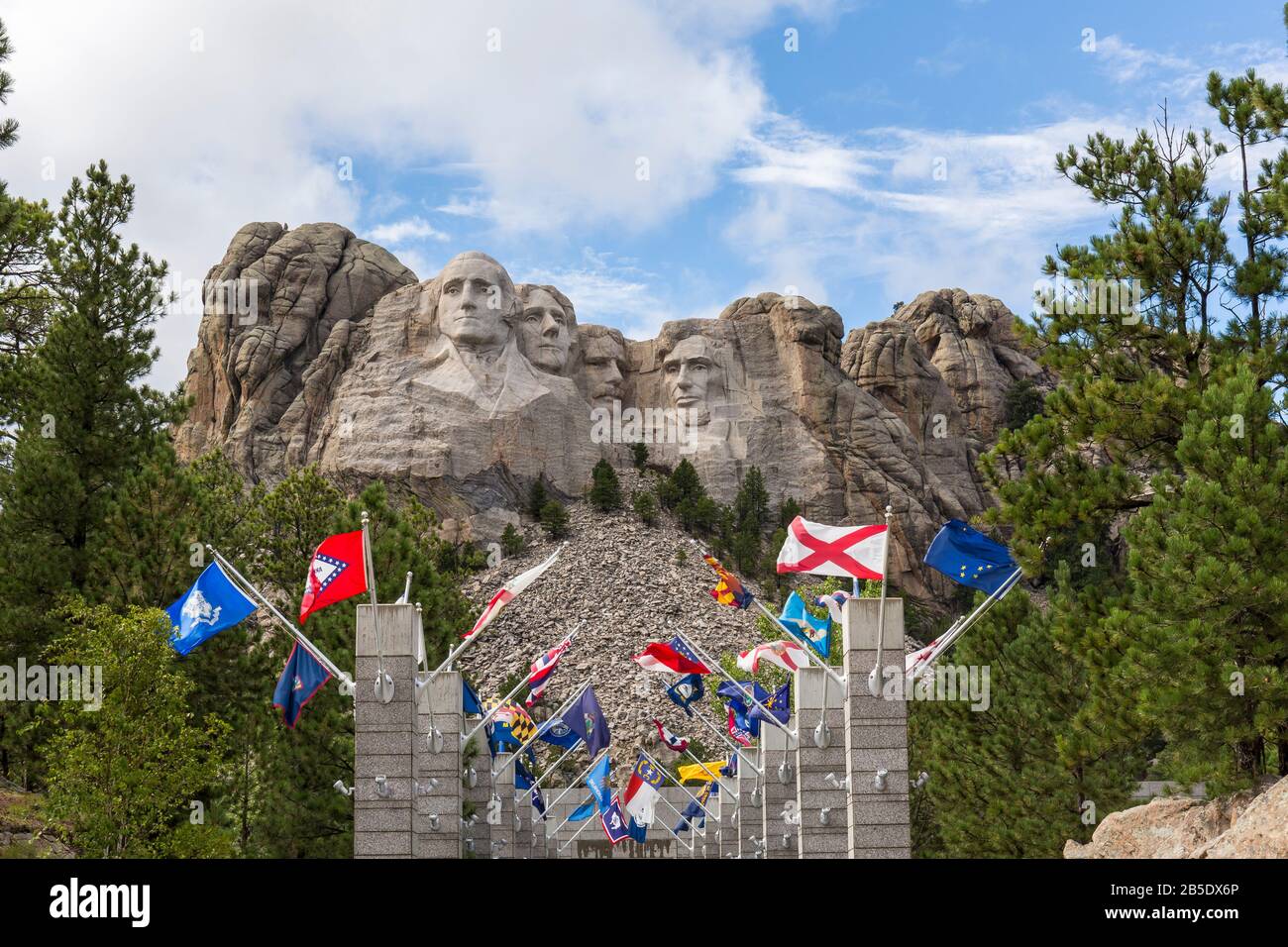 The faces of 4 United States presidents carved on the side of a hill ...