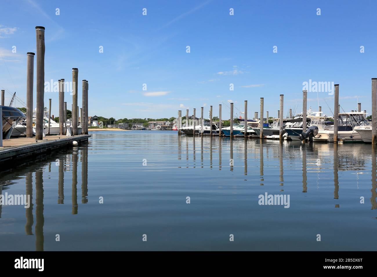 Hyannis harbor hi-res stock photography and images - Alamy