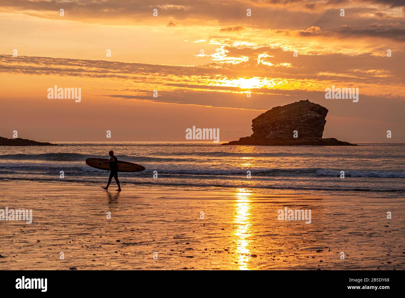 Ready to Surf as the sun goes down over Portreath beach, north Cornwall ...