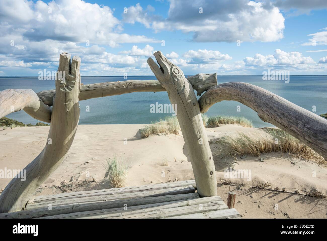 carved wooden fence posts, Parnidis dunes Stock Photo - Alamy