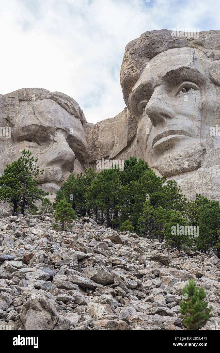 The faces of presidents Roosevelt and Lincoln on Mt. Rushmore in South ...