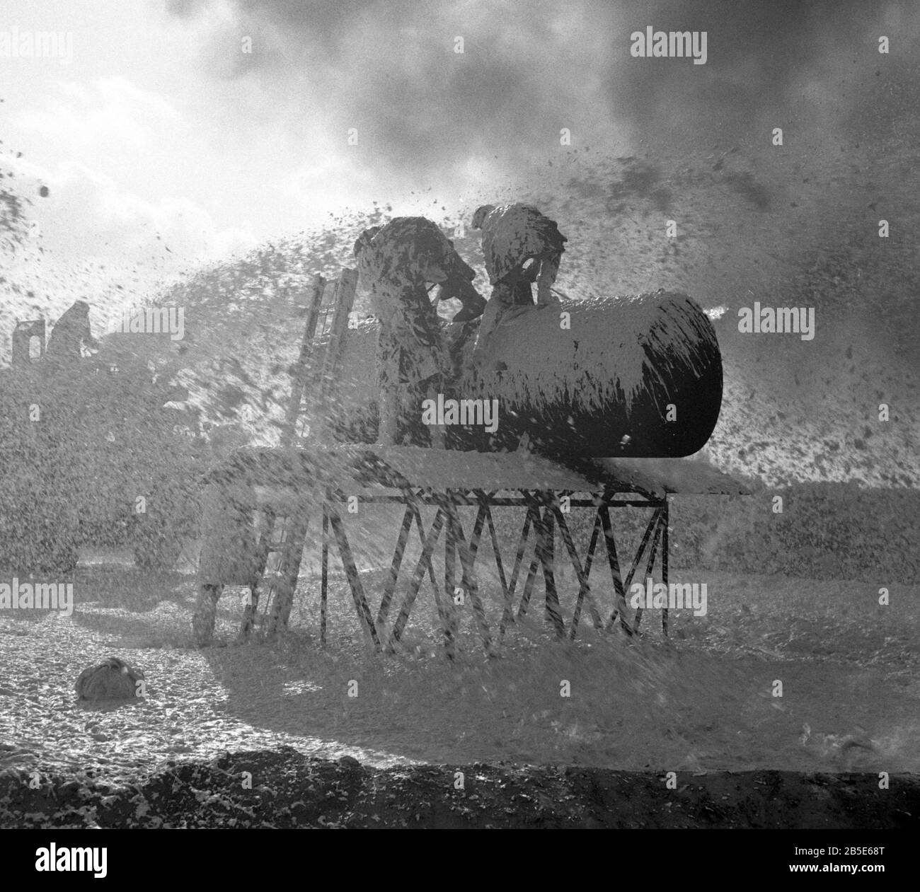 US Navy Ausbildung Flughafenfeuerwehr mit Tanklöschfahrzeug / United ...