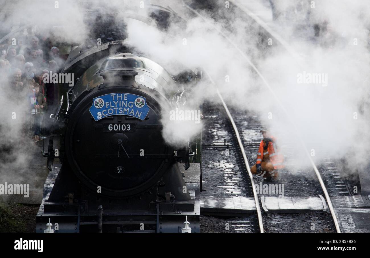 Steam locomotive 60103 The Flying Scotsman picks up passengers at ...