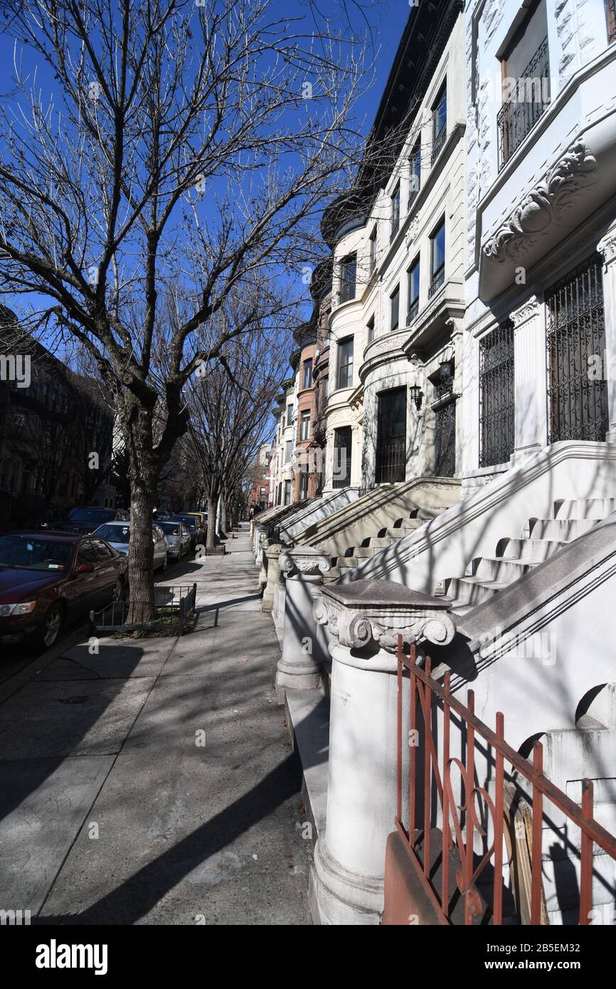 Harlem street view, New York City, USA Stock Photo - Alamy