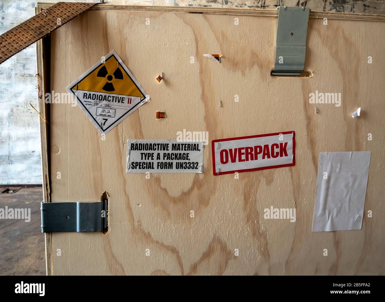Radiation warning sign on the Hazardous materials transport label Class ...