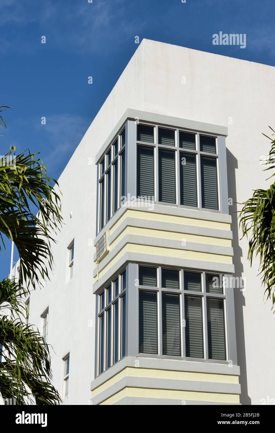 Blue sky art deco window hi-res stock photography and images - Alamy