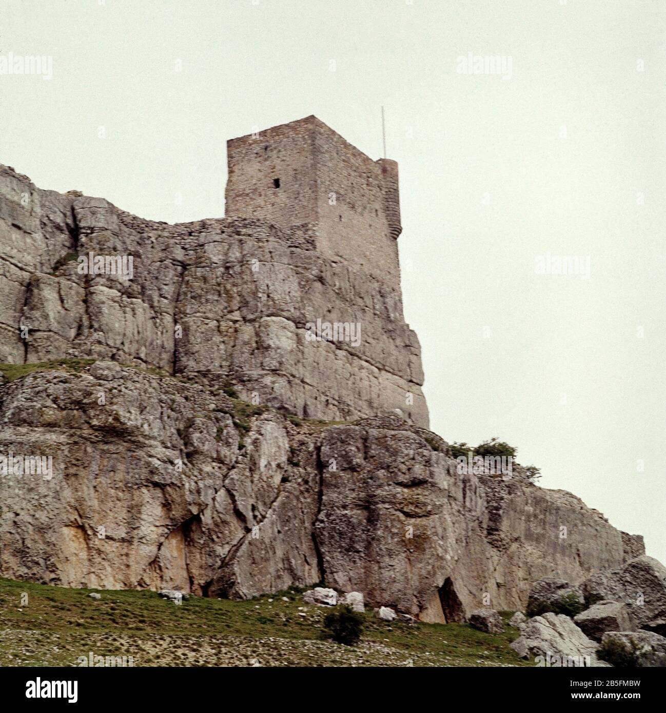 CASTILLO DE ATIENZA - FORTALEZA DE ORIGEN MUSULMAN CONSTRUIDA ENTRE LOS ...