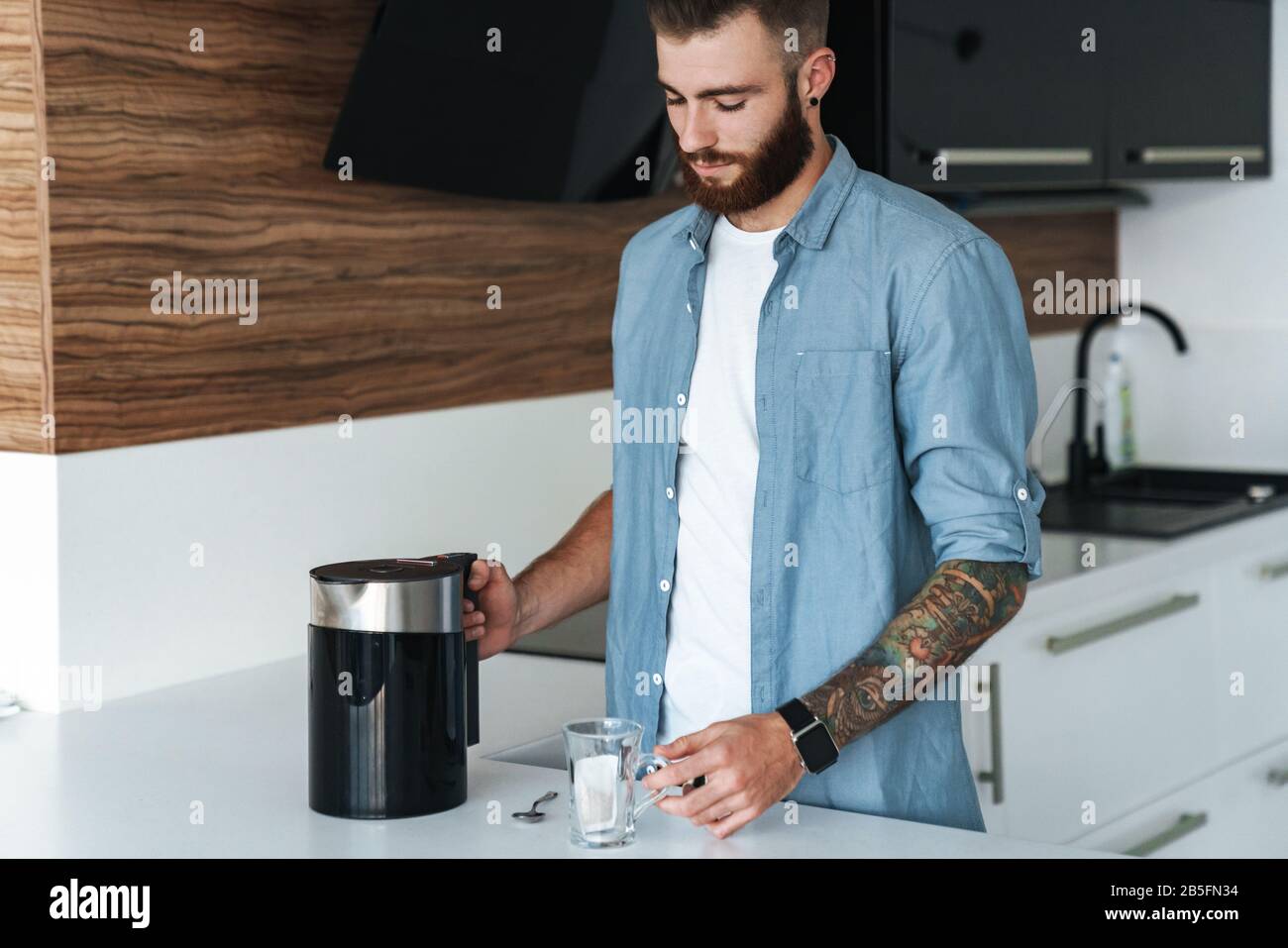 Man making cup of tea hi-res stock photography and images - Alamy