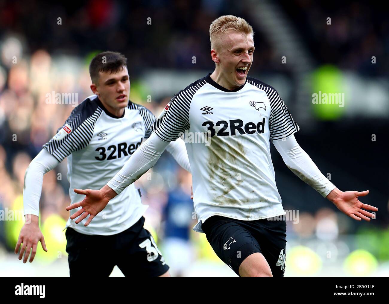 Derby countys louie sibley celebrates scoring hi-res stock photography ...