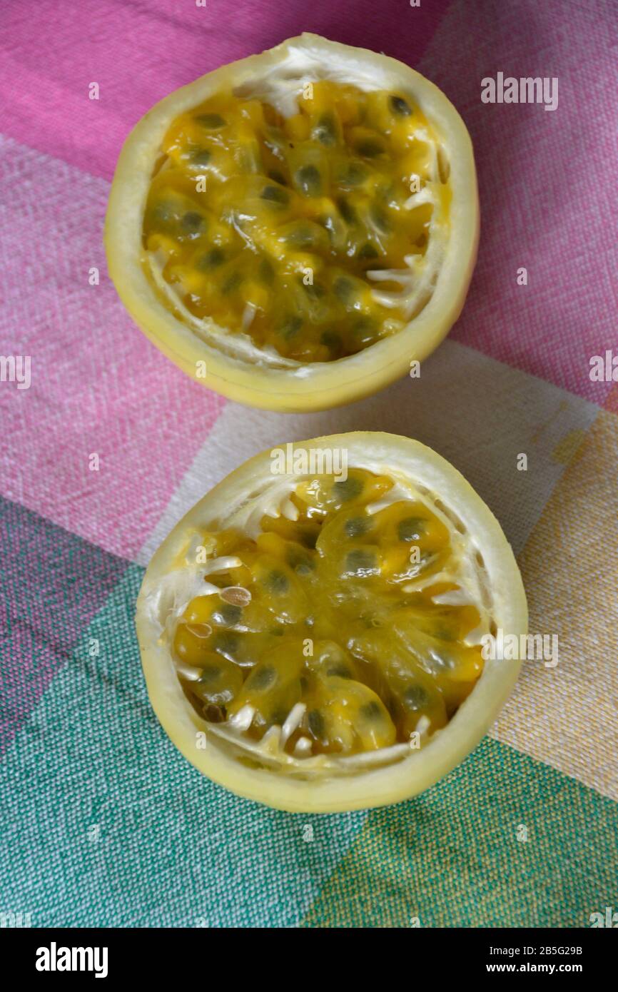 Marakuja hi-res stock photography and images - Alamy