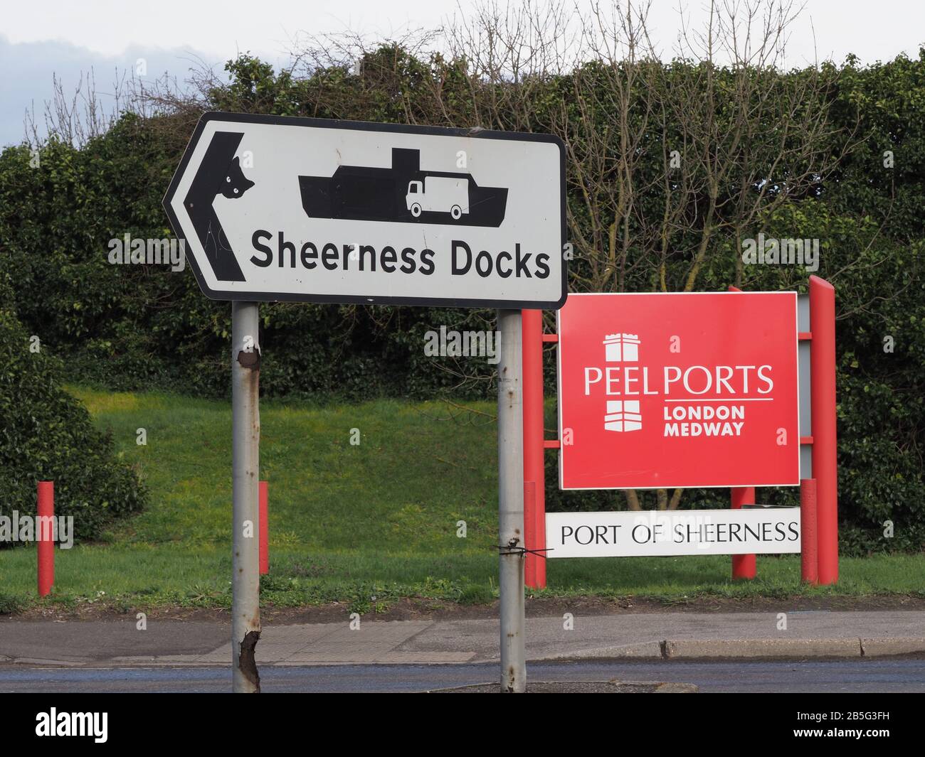 Black cat kent signs hi-res stock photography and images - Alamy