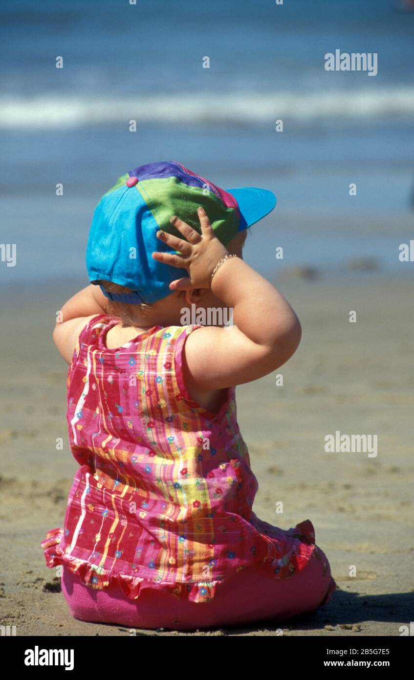 Baby beach hi-res stock photography and images - Alamy