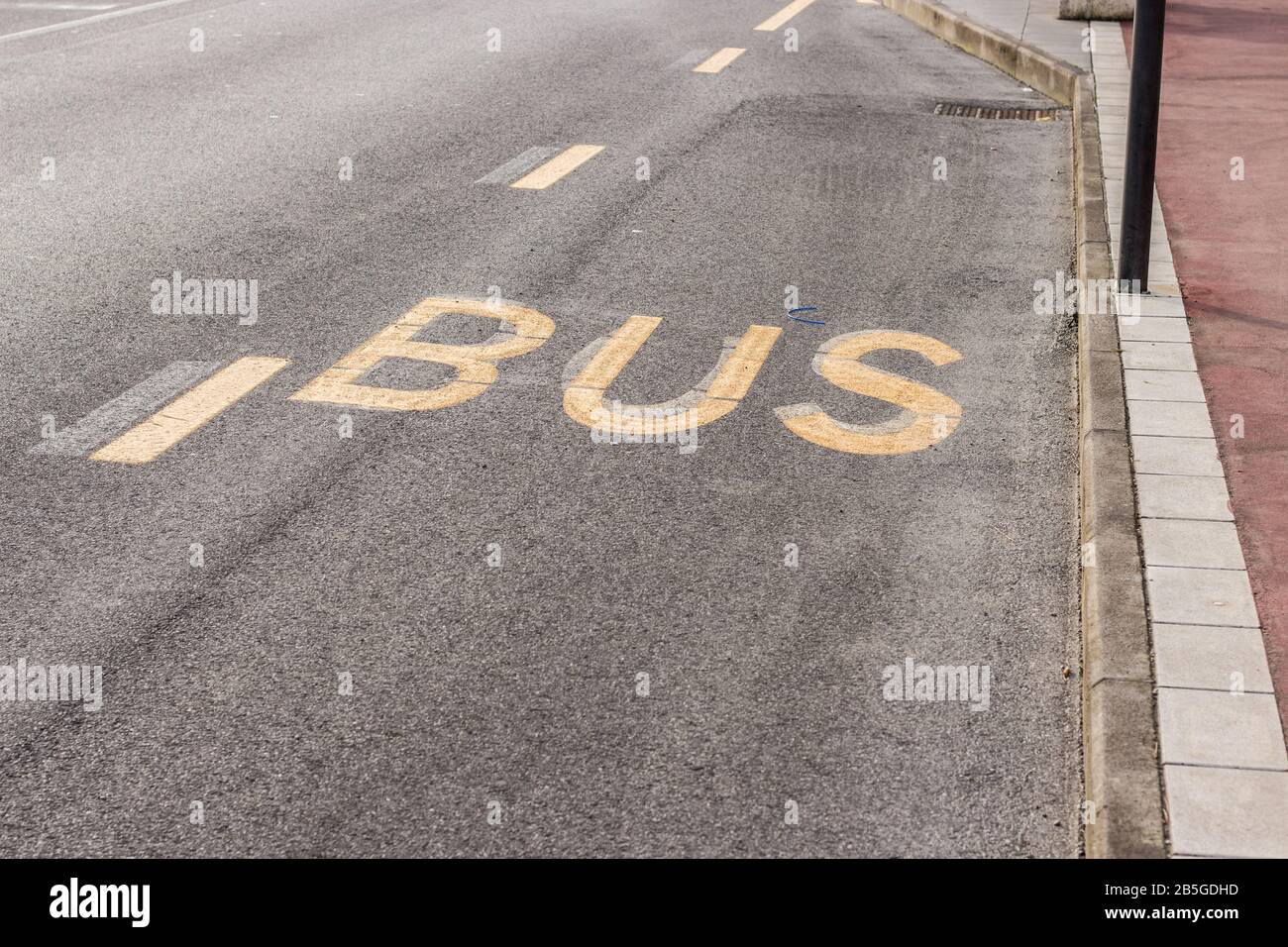 Empty bus stop hi-res stock photography and images - Alamy